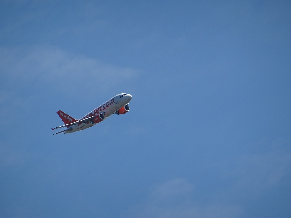 SWOT analysis of easyJet (A Strategic Analysis) - www.howandwhat.net